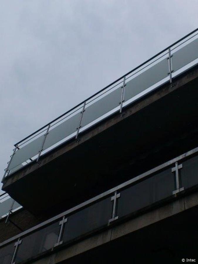Intec Inox | Trappen, leuningen en balustrades - Balustrades Glazen ...